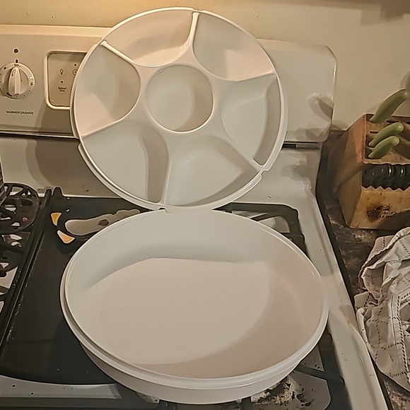 Tupperware | Dining | Tupperware Round Divided Veggie Serving Tray ...